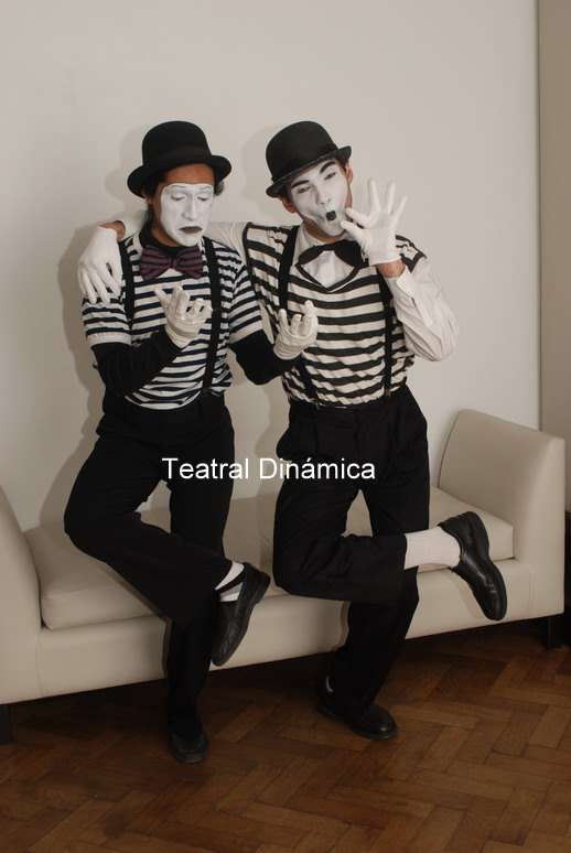 Mimo, estatuas vivientes, mozo loco, zanquistas- personajes en Capital ...